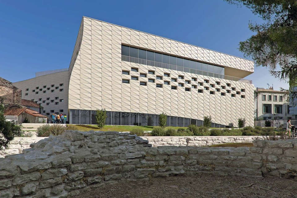 Ville de Nîmes: H2, Centre des Congrès